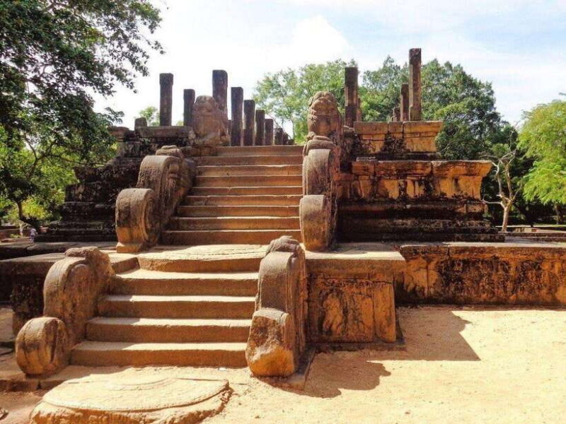 Polonnaruwa: Private Guided Cycling Tour - Discovering the Richness of Polonnaruwa by Bike