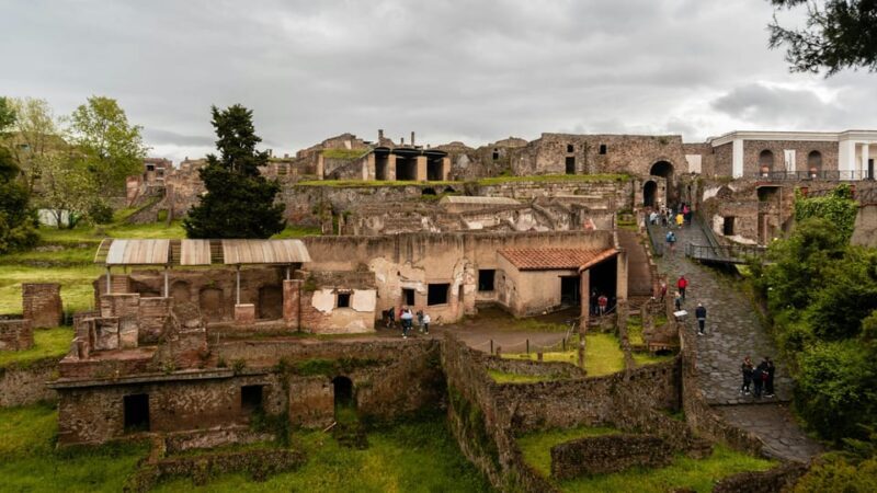 POMPEI TOUR : RUINS (SKIP THE LINE ) AND NAPLES HISTORICAL CENTER - A Practical Look at the Pompeii and Naples Tour: Skip the Lines, Dive into History