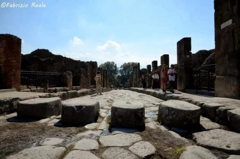 Pompeii: 3H Private Tour with Skip-the-Line Entrance Tickets - The Value of a Private Guide and Skip-the-Line Tickets