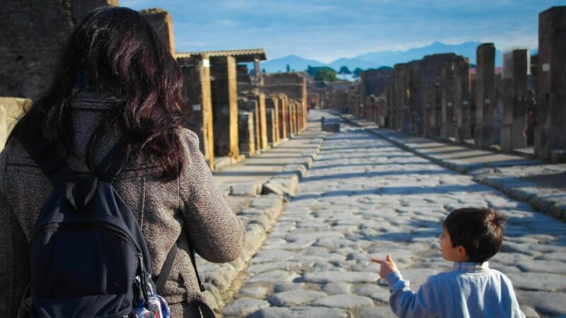 Pompeii: Family-Friendly Guided Walking Tour with Activities - Key Points