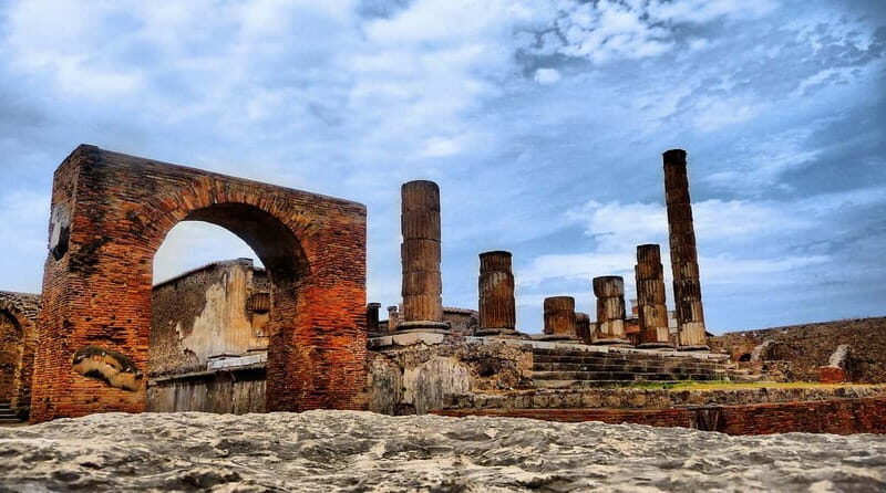 Pompeii: Group Tour with an Archeologist Guide - An Honest Look at the Pompeii Guided Tour