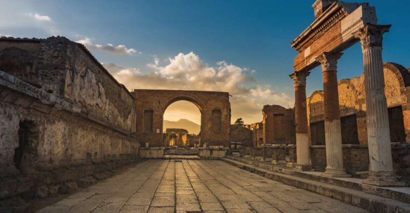 Pompeii Guided Tour with Archaeologist - What This Tour Offers in Detail
