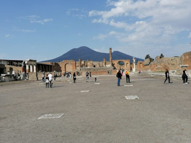 Pompeii: Guided Tour with Archaeologist with max. 12 People - Key Points
