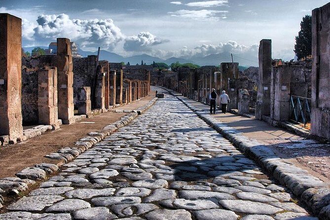 Pompeii & Mount Vesuvius Private Tour with Guide - The Experience in Practice