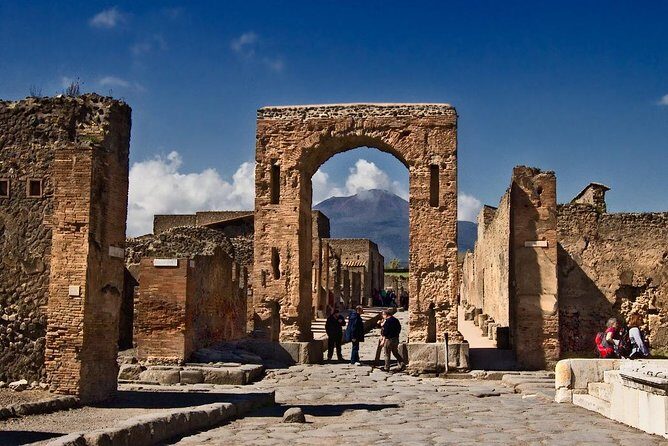 Pompeii Ruins visit for 3 hours (round-trip included) - The Itinerary in Detail