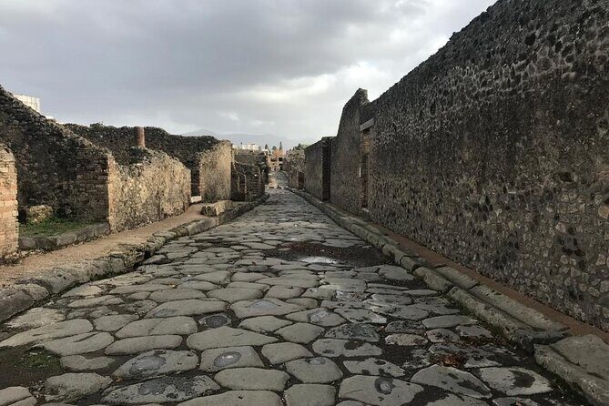 Pompeii - Small Group Tour (skip-the-line admission included) - Why a Small Group Matters