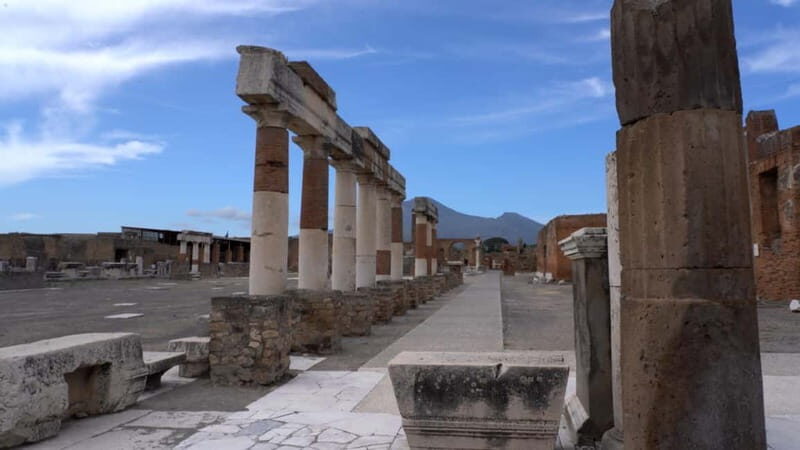 Pompeii: Tour of the Archaeological Excavations and Fresh Pasta Cooking Class - Key Points