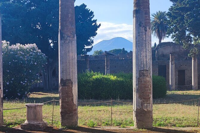 Pompeii: Tour with Archaeologist Guide & Skip-the-Line Entry - Key Points