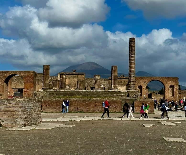 Pompeii: walking tour with an archeological guide - In-Depth Look at the Pompeii Walking Tour
