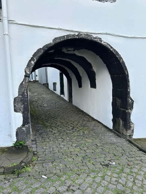 Ponta Delgada: Sete Cidades and Fenais da Luz Guided Trip - Transportation & Group Dynamics