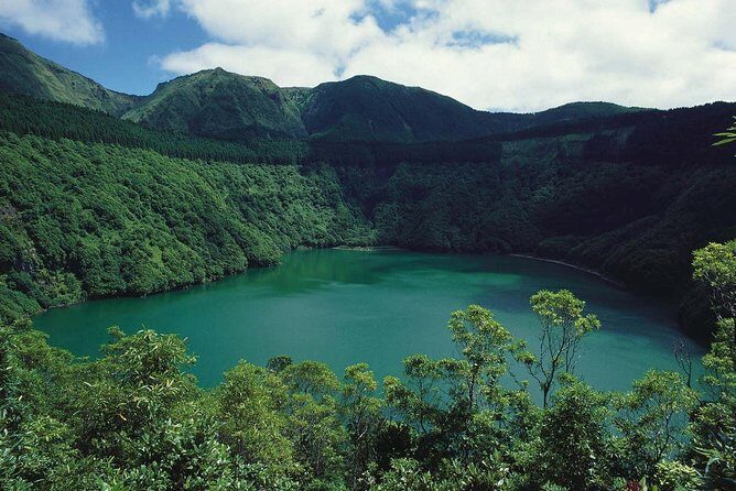Ponta Delgada: Tour to Sete Cidades Volcano Lakes - Discovering Sete Cidades: A Visual Marvel