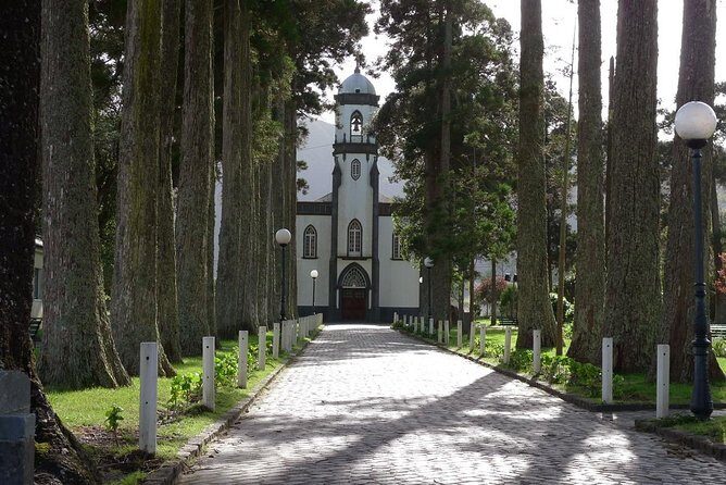 Ponta Delgada: Tour to Sete Cidades Volcano Lakes - Who Is This Tour Best Suited For?