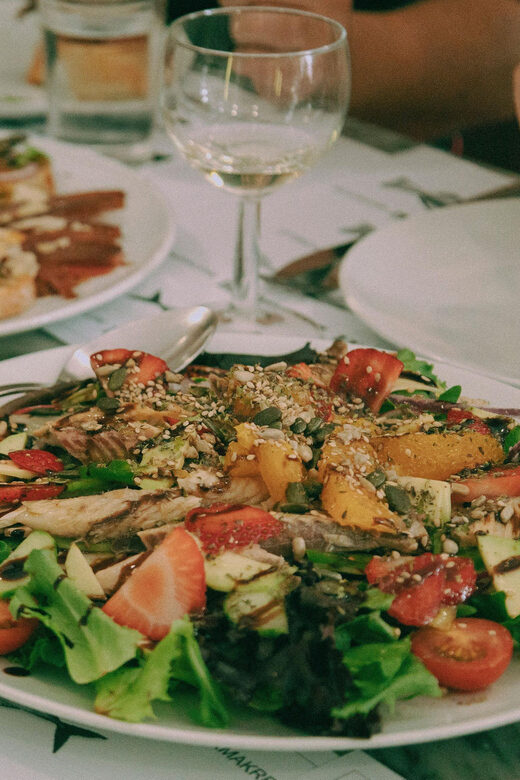 Portimão: Guided Local Food Tour - The Atmosphere & Group Dynamics
