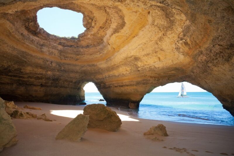 Portimão: Half-Day Catamaran Cruise to Benagil & Carvoeiro - Food and Drinks