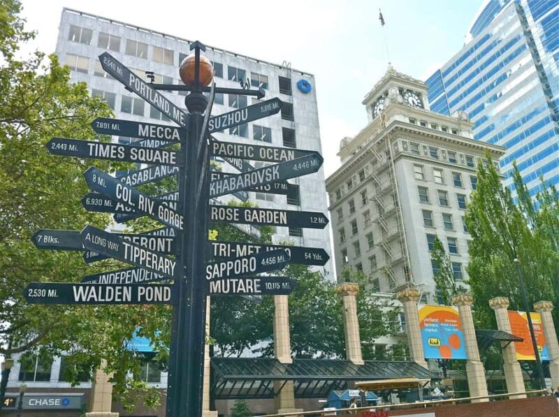 Portland, Oregon: Gray Line Pink Trolley Hop-On Hop-Off Tour - Key Points