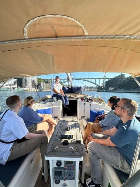 Porto 4H: Charm cruise, wine tasting and vintage van tour - Exploring the Vintage Van Adventure