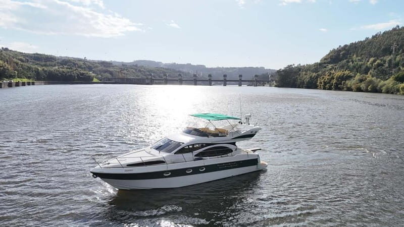 Porto: 6 Bridges Yacht Cruise with Wine & Snacks - FAQs