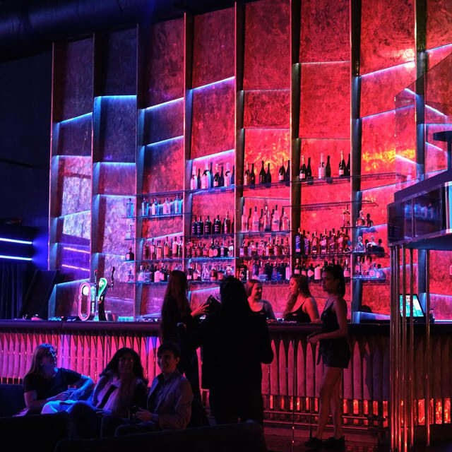 Porto: Bachelor Party offer of a Glass of Champagne or Drink - Analyzing the Price and Value