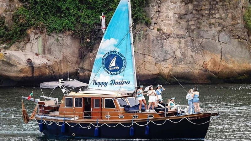 Porto : Bachelorette Party on Private Boat (1-10px) - Key Points