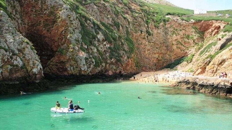 Porto: Berlengas Islands, Óbidos Castle and Peniche Day Trip - Food and Refreshments