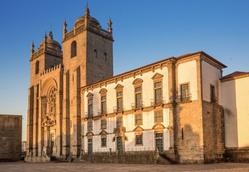Porto: City Tour, 6 Bridges Cruise and Wine Tasting - The São Bento Station and Its Azulejos