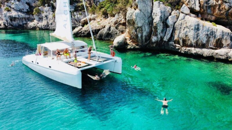 Porto Conte: Half-day catamaran tour with aperitif - An engaging look at a Sardinian sea escape