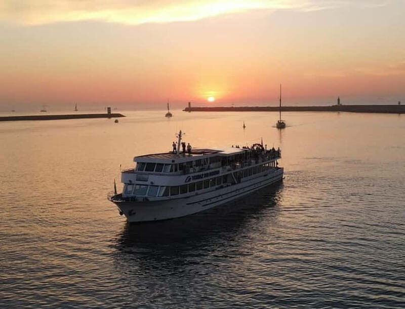 Porto: Cruise with Dinner & Live Music - An Artistic Blend of Scenery, Food, and Music