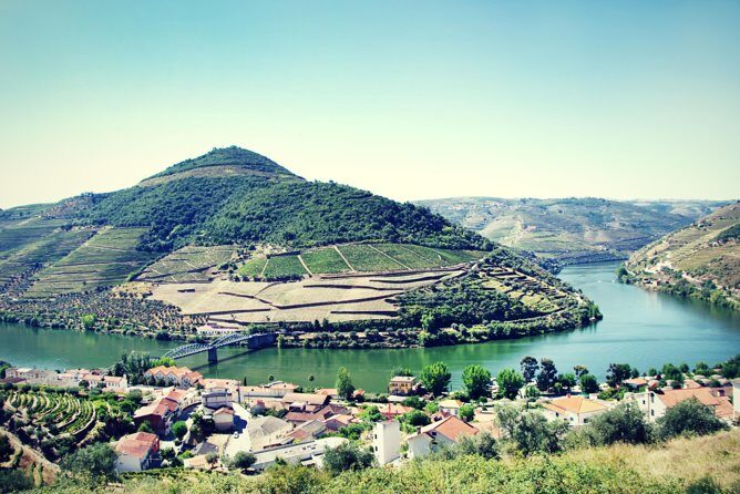Porto: Day Trip to Douro including lunch and Rivercruise - The Viewpoint of São Leonardo de Galafura