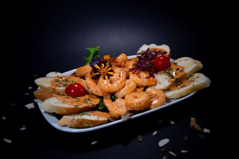 Porto: Dinner with Cabaret & Pole Shows - What You Can Expect from the Experience