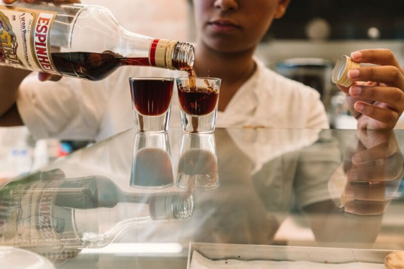 Porto: Evening Local Food Crawl with Drink Pairings - Using the Experience
