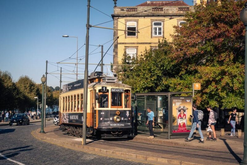 Porto: Flexible Romantic Walking Tour - Key Points