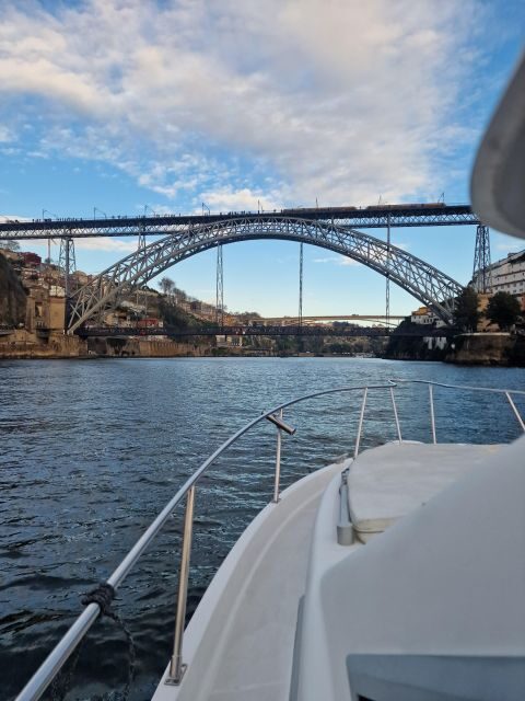 Porto: Guide Boat tour with tasting of 4 Port wines - A Scenic Overview of Porto from the Water