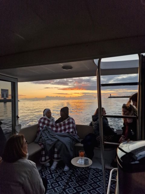 Porto: Guide Boat tour with tasting of 4 Port wines - The Authenticity of Local Guides