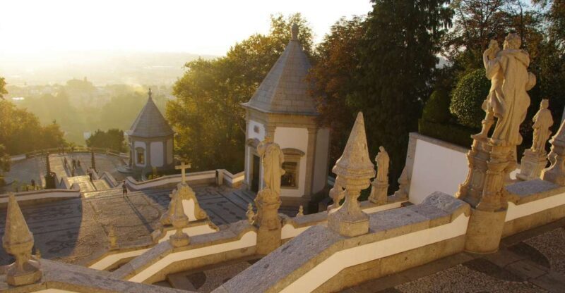 Porto: Guimarães & Braga Tour with Entry Tickets and Lunch - Transportation and Group Dynamics