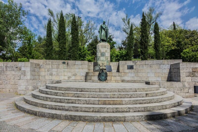 Porto: Guimarães & Braga Tour with Entry Tickets and Lunch - Who Is This Tour Best For?