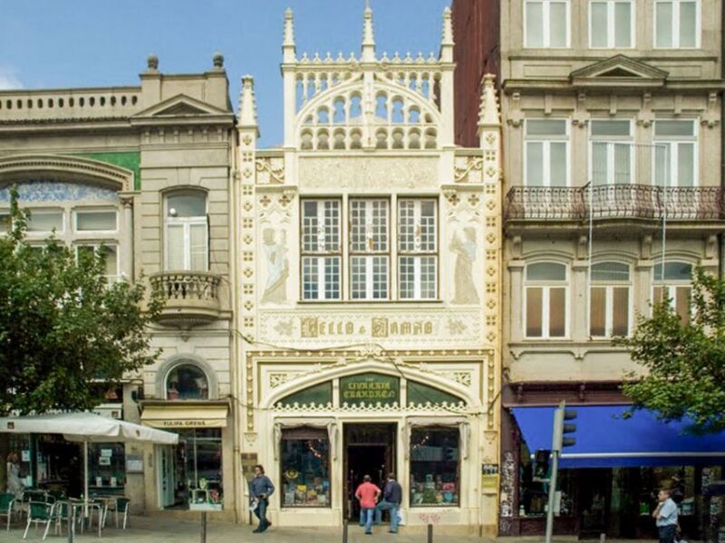 Porto: Historic e-Bike Tour with a guide - Key Points