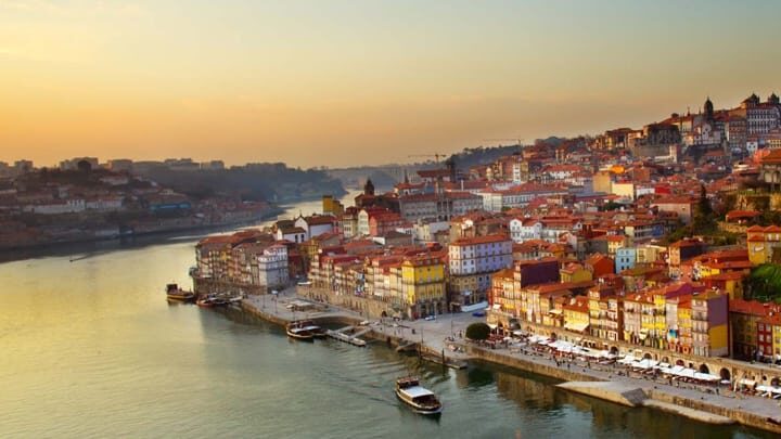 Porto: Port Wine Tour with 7 Port Tastings - Key Points