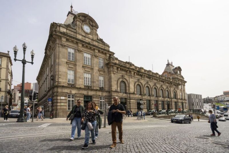 Porto: Private Customizable Sightseeing Tour with a Local - Key Points