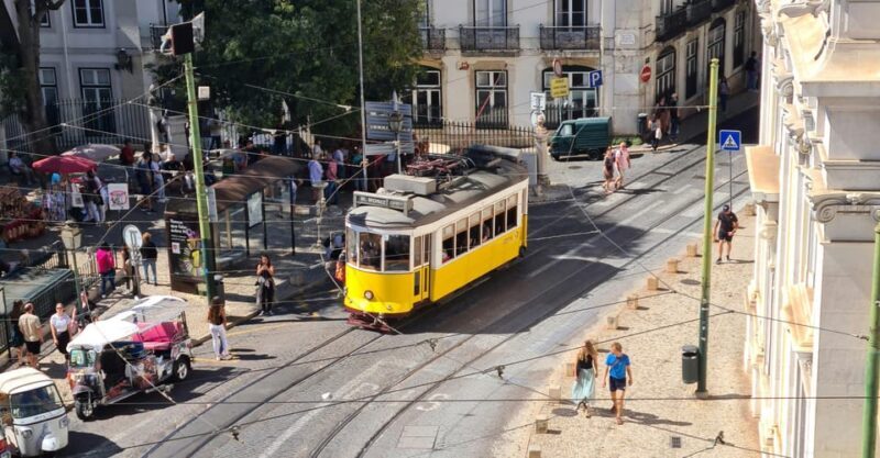 Porto: Private Historical Walking Tour with Local Guide - Authentic Traveler Experiences