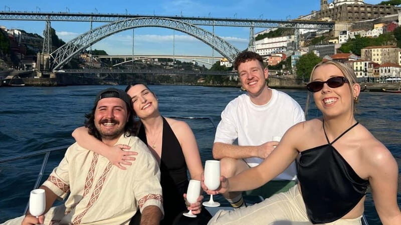 Porto: Private Yacth Cruise with Wine, Snacks & 6 Bridges - Analyzing the Itinerary and Stops