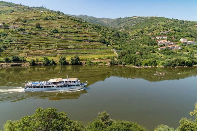 Porto/Regua/Porto (and reverse): Douro River Cruise + Lunch - Warm Welcome to Portos Waterside Beauty
