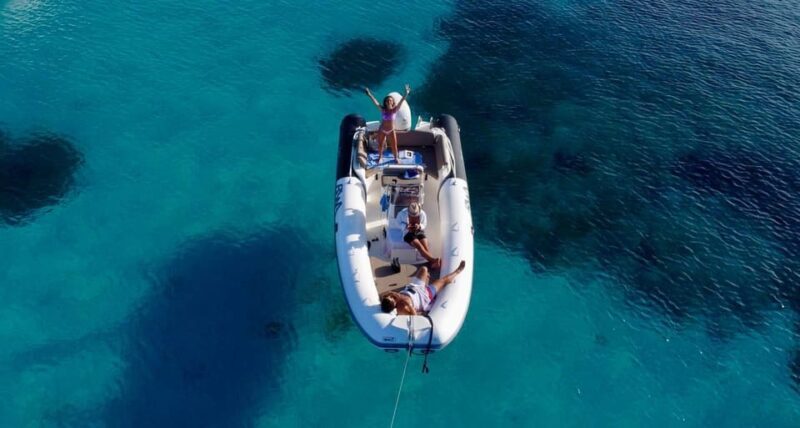 Porto Rotondo:Stylish & Comfortable Dinghy. Requires licence - Key Points