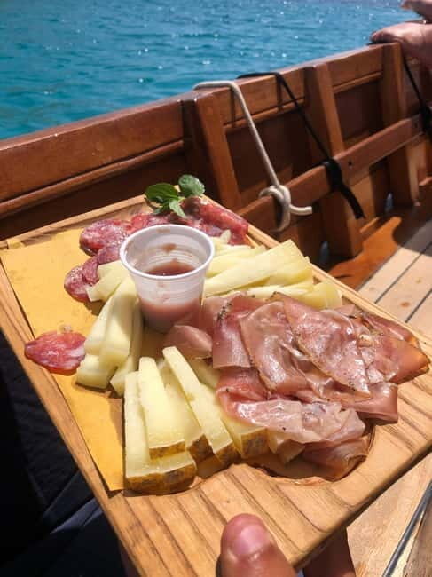 Porto San Paolo:Tavolara & Molara Vintage Cruise with lunch - FAQ