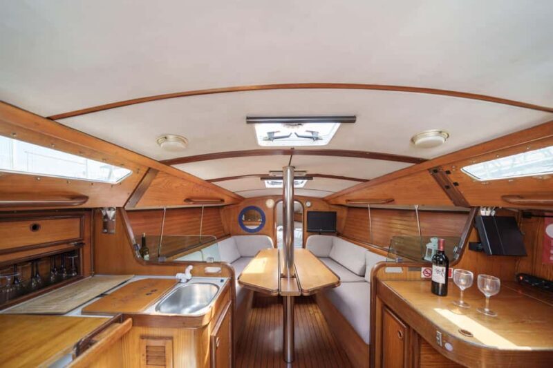 Porto: Sunset Cruise with Welcome Drink in a Sailboat - FAQs