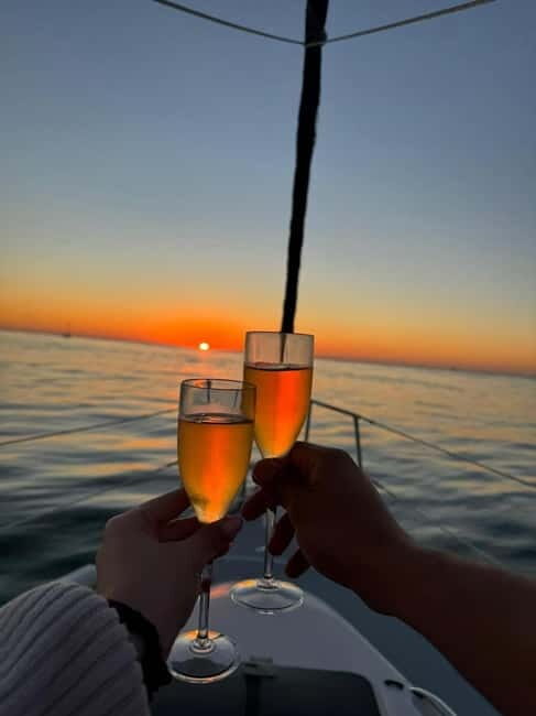 Porto Sunset: Sailboat Tour with Welcome Drink and snacks - Why This Tour Works
