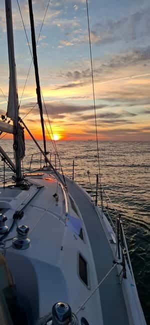 Porto Sunset: Sailboat Tour with Welcome Drink and snacks - Who Will Love It?