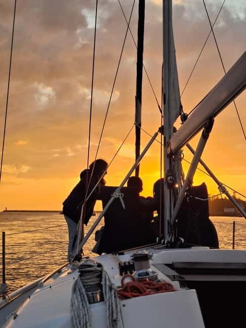 Porto Sunset: Sailboat Tour with Welcome Drink and snacks - FAQ