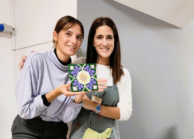 Porto: Tile Painting and Cocktails in Downtown Porto - Key Points