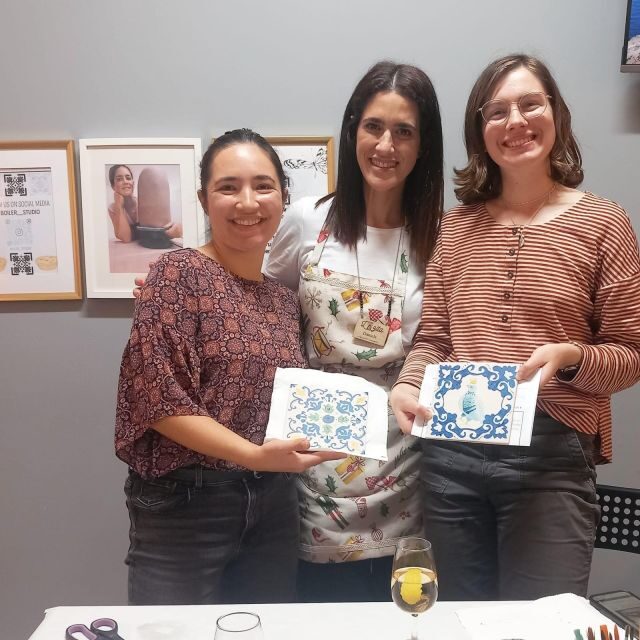 Porto: Tile Painting and Cocktails in Downtown Porto - FAQs