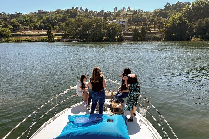 Porto: tour City views on the Douro River with welcome drink - Practical Considerations